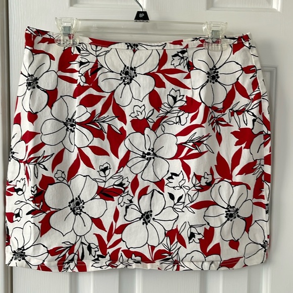 G -dresses | Skirts | G Dresses Brand White Black And Red Floral Skirt ...